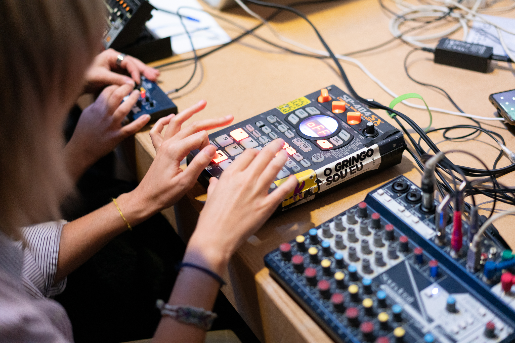 Mesa, só de misturas: presentation of a sound production workshop with ...